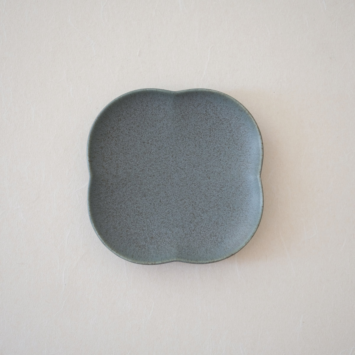 Dawn Mist Clover Plate – Studio Kō
